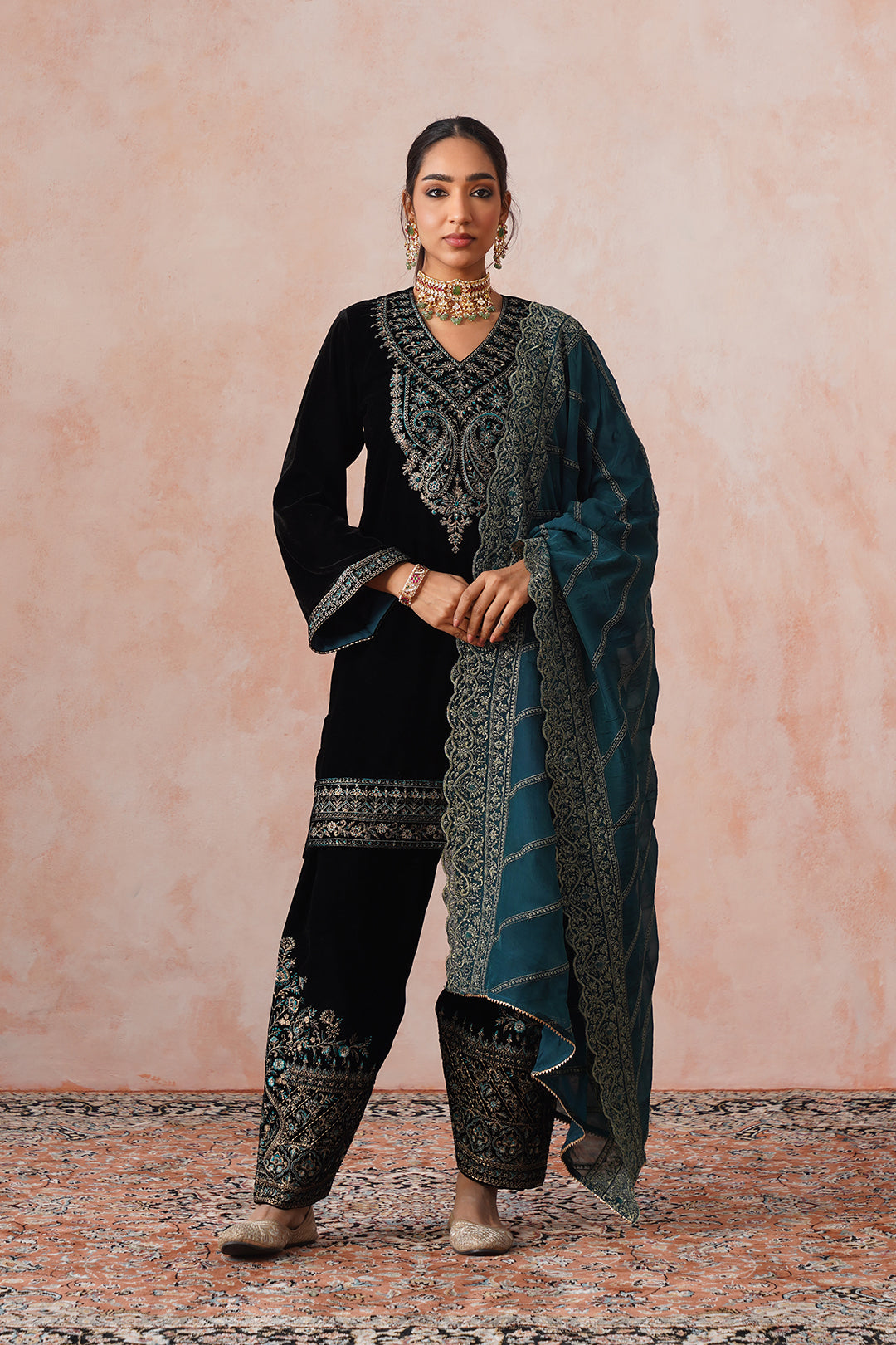 Aafreen Black Velvet Embroidered Set – INCHING INDIA