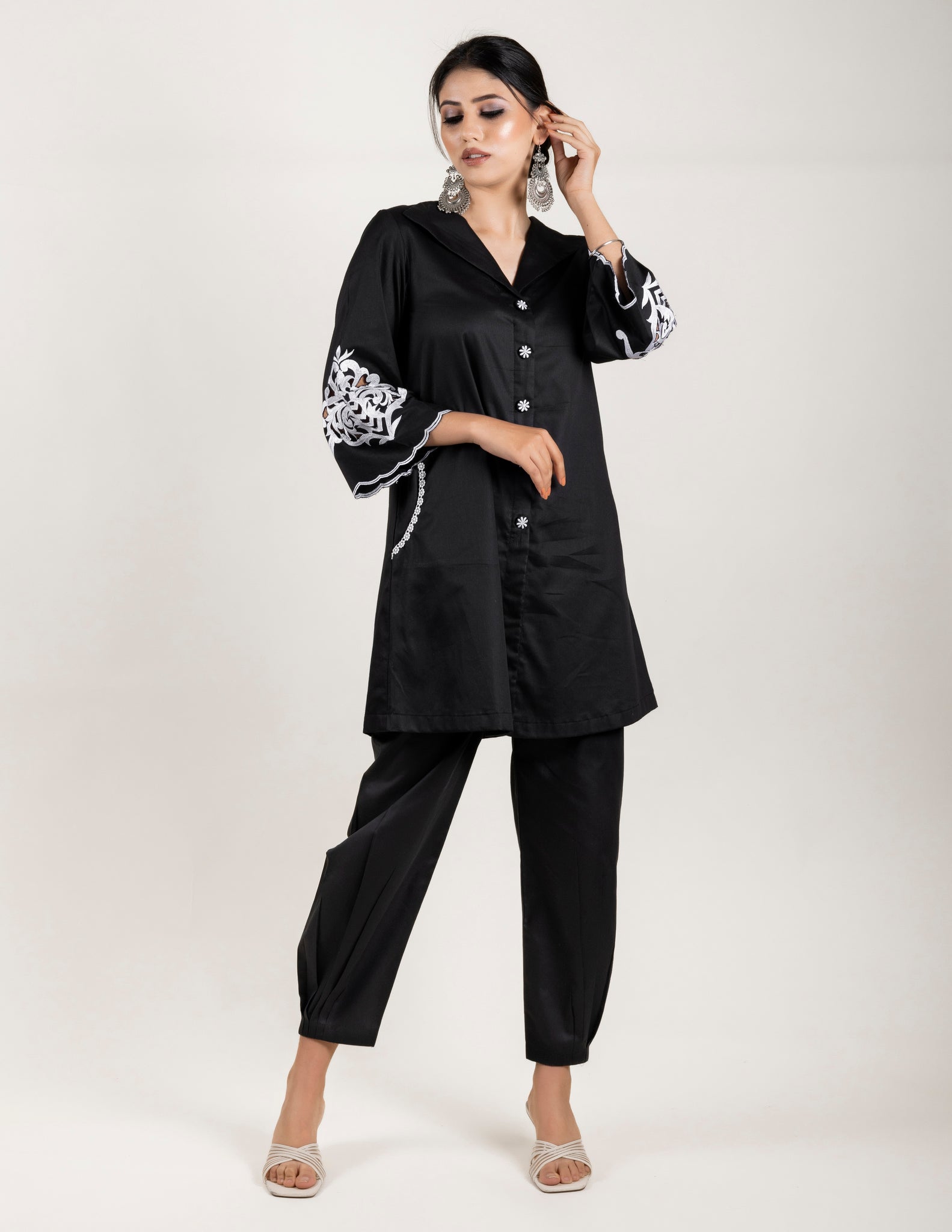 BLACK EMBROIDERED SUIT SET – INCHING INDIA