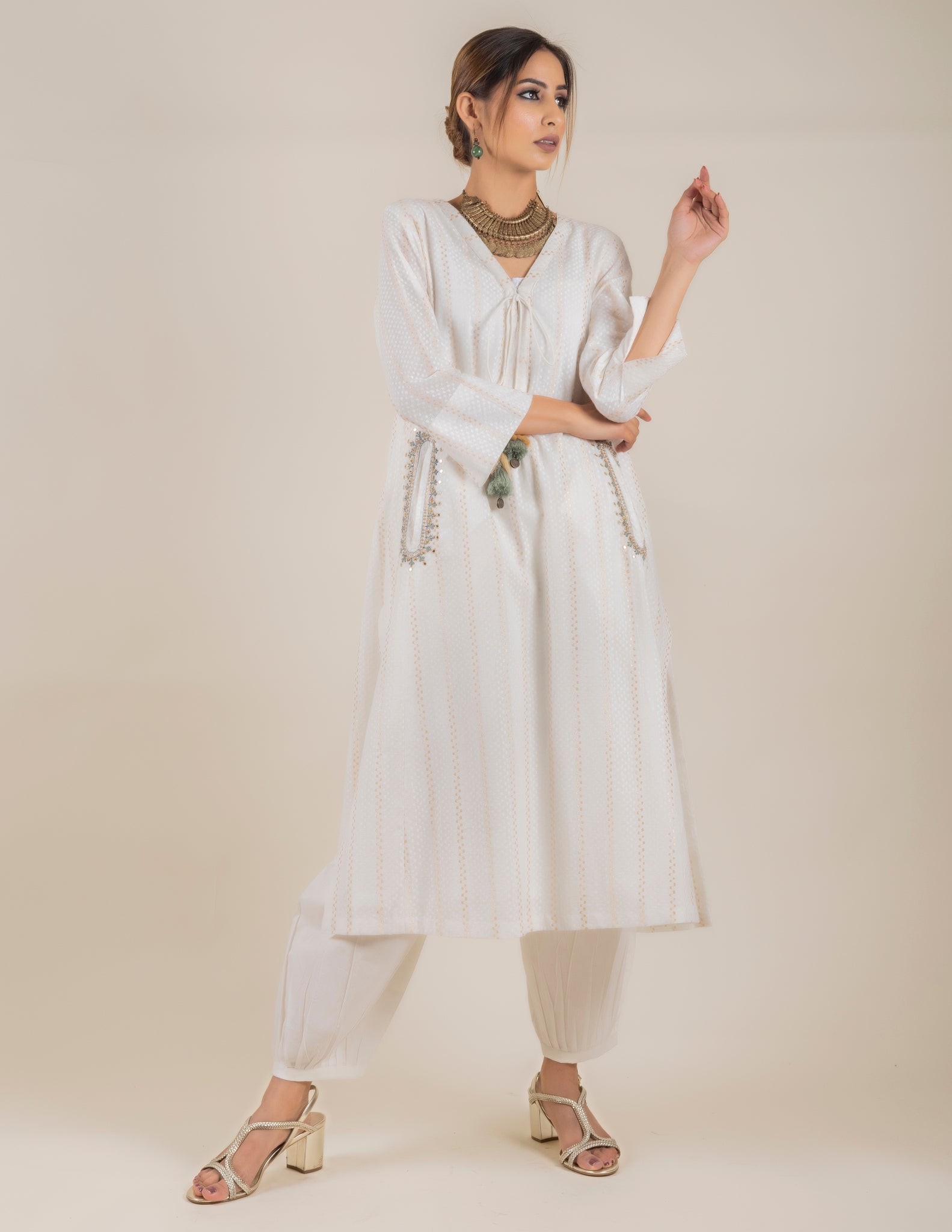 TEXTURED CREAM EMBROIDERED SET – INCHING INDIA